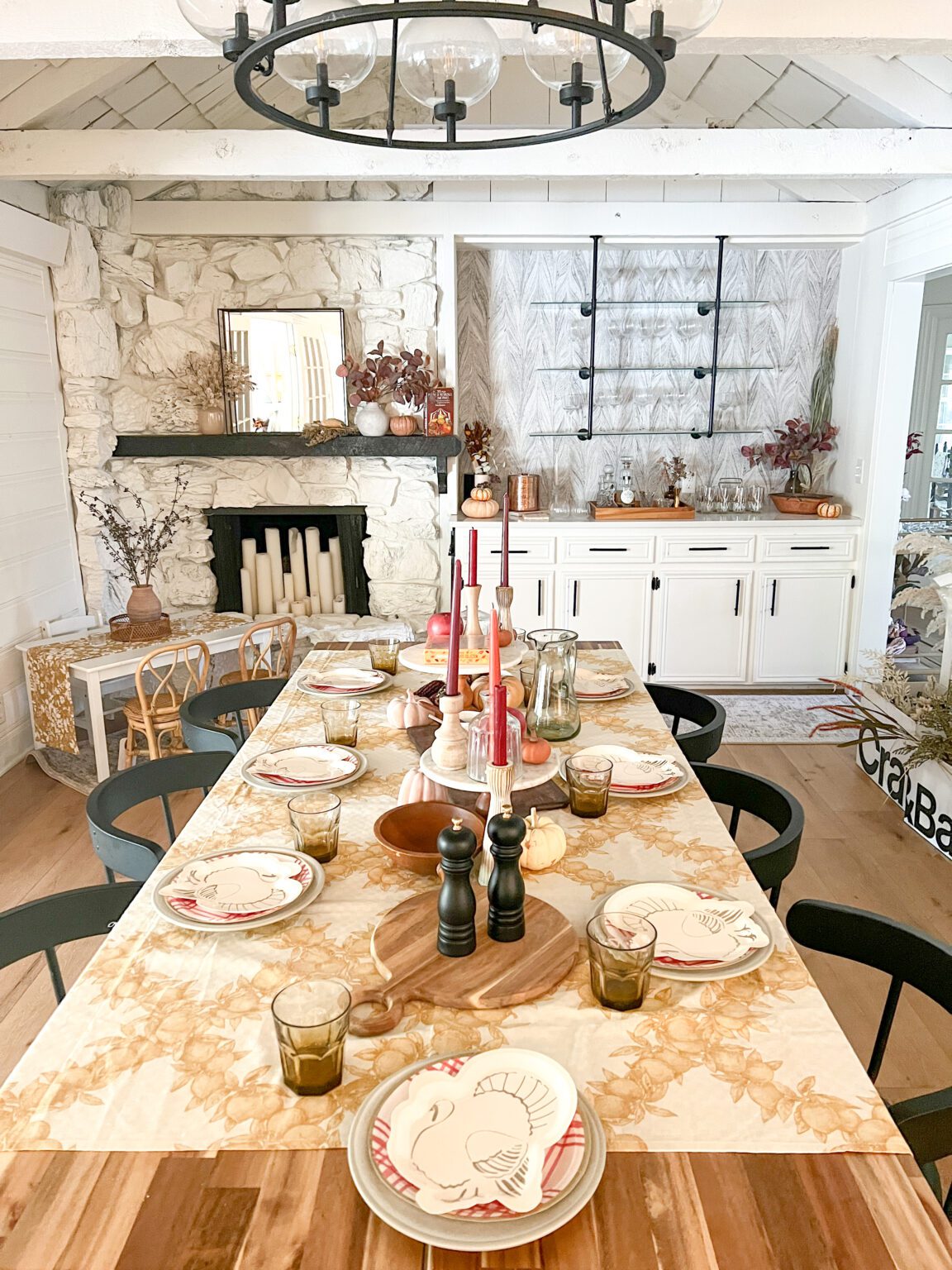 Harvest Dinner Party - Easy Friendsgiving Ideas!