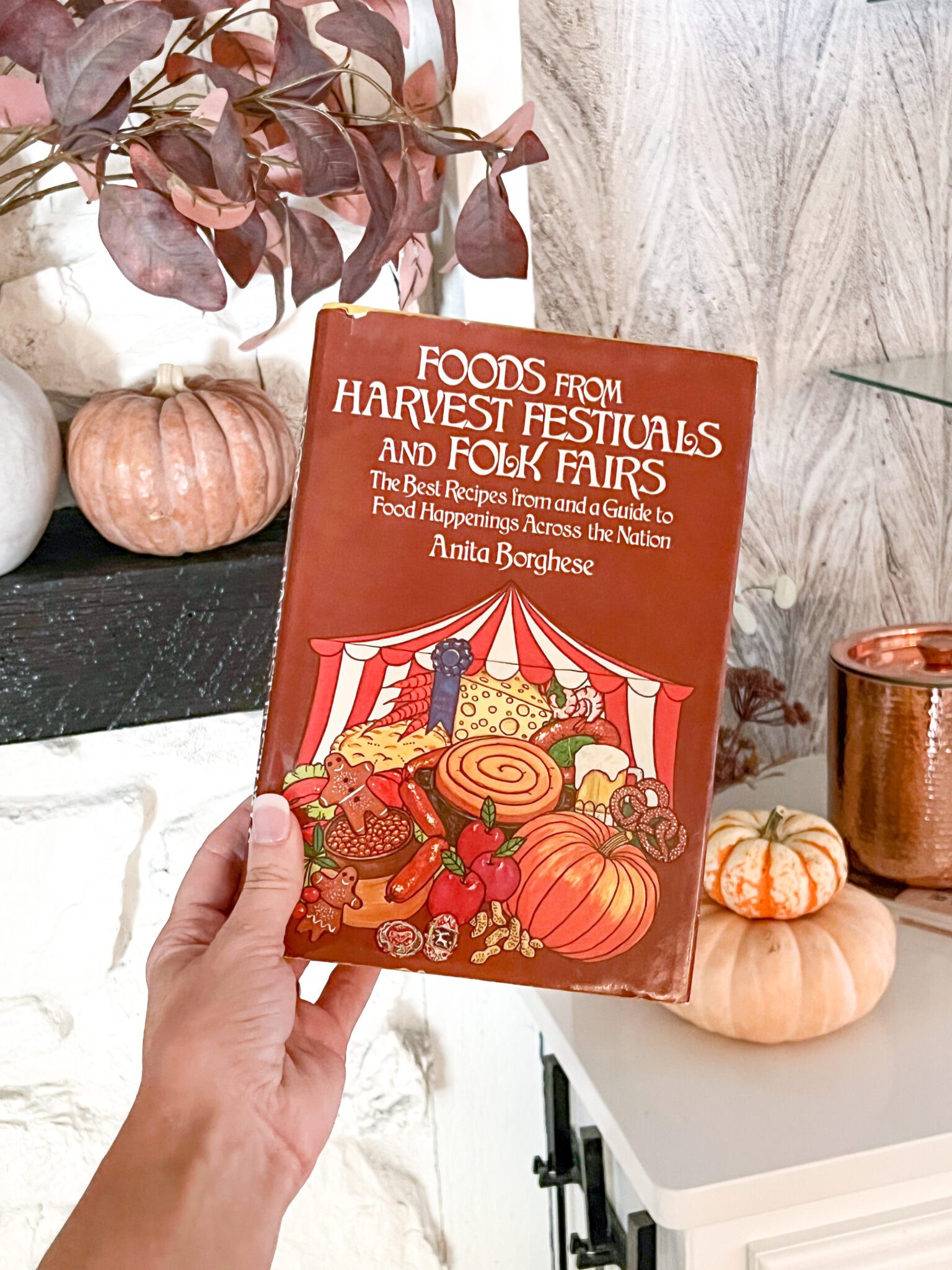 Harvest Dinner Party - Easy Friendsgiving Ideas!