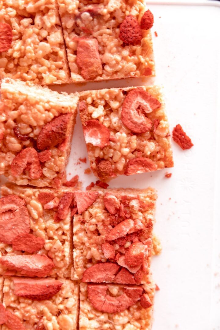 CUTE Dessert! Pink Rice Krispie Treats