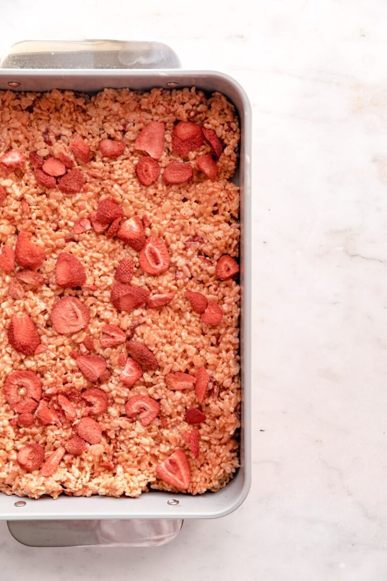 CUTE Dessert! Pink Rice Krispie Treats