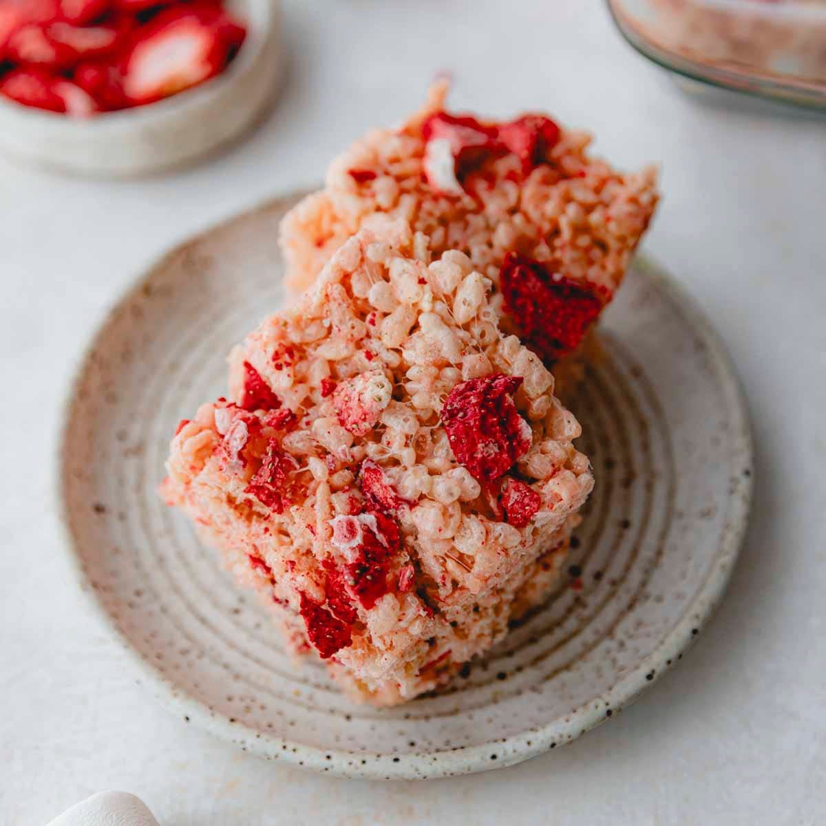 CUTE Dessert! Pink Rice Krispie Treats